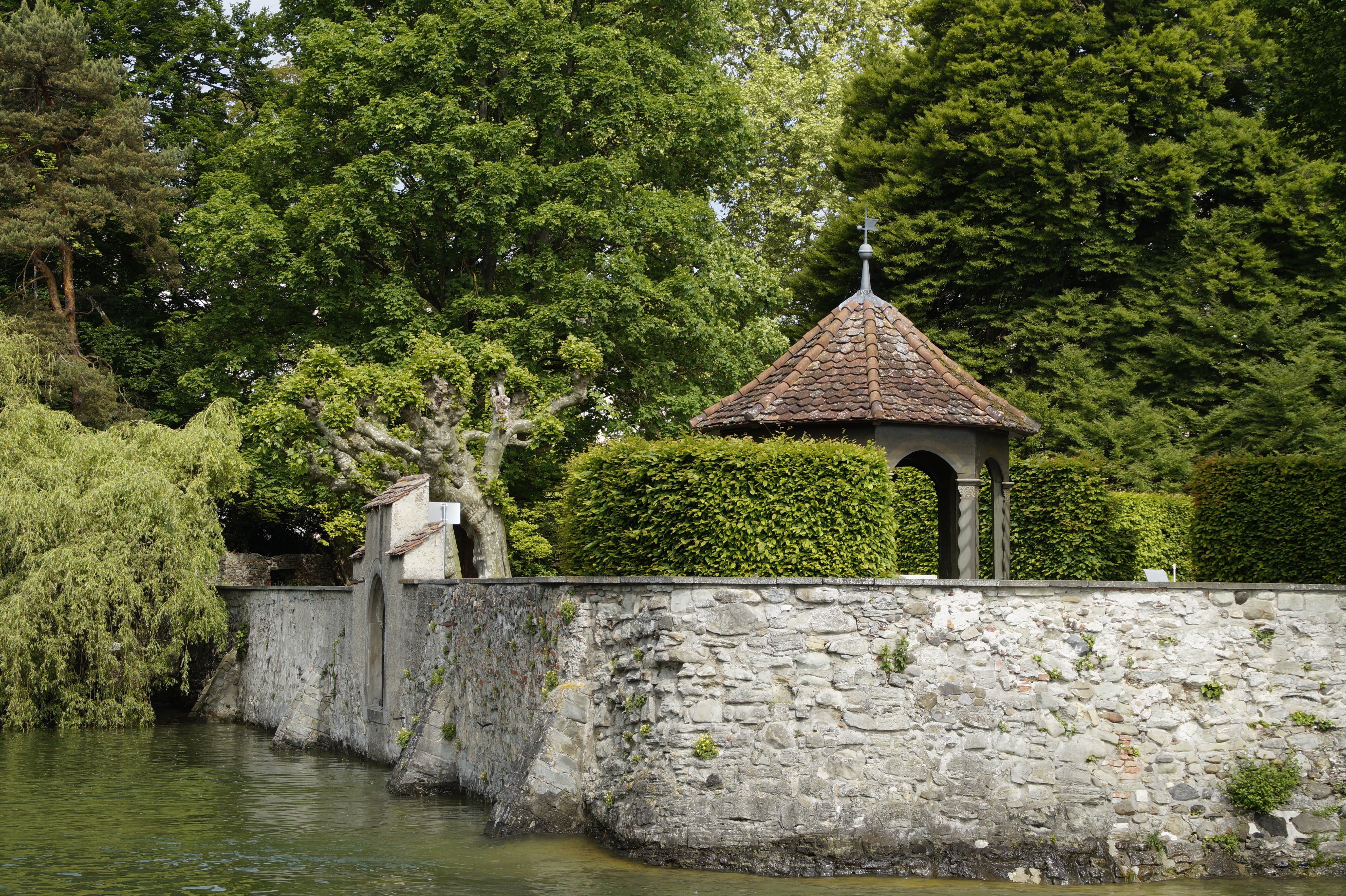 Digital Marketing Problems and Opportunities Associated with Walled Gardens | (un)Common Logic